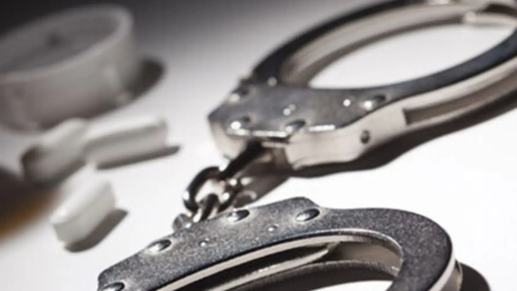 Uhapšena penzionerka (72) sa Novog Beograda: Palila sveće za za Zadušnice na terasi, pa zapalila ...